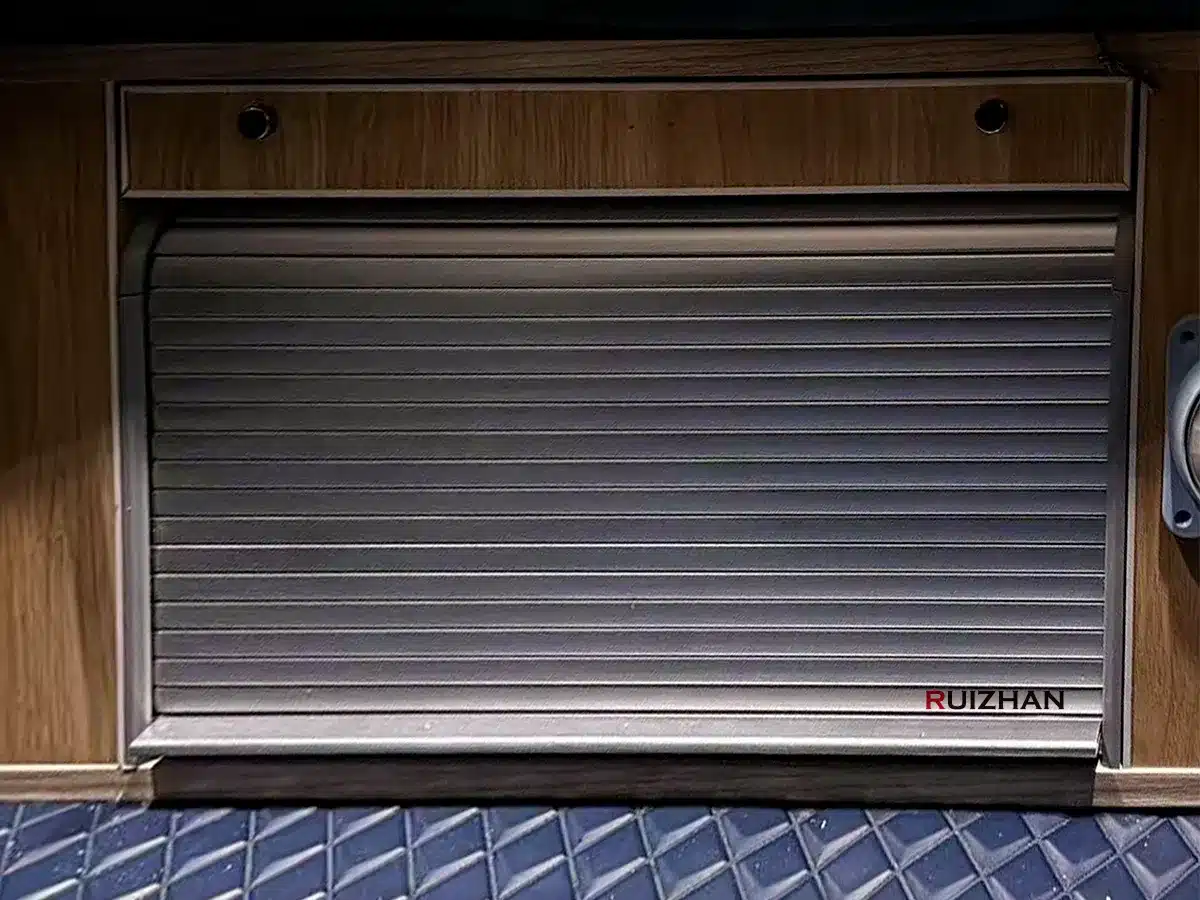 Vertical roll up cabinet doors kit adaptable